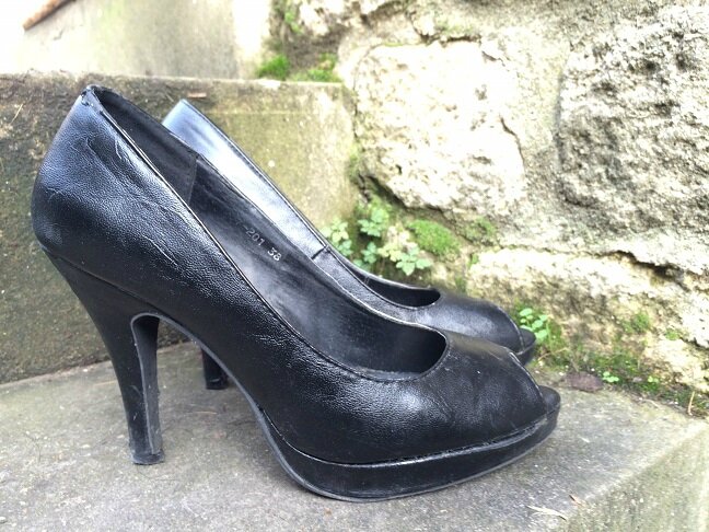 Chaussures Noires Bout Ouvert T38 What Do You Buy The Girl Who Has Everything More Shoes chaussures-noires-bout-ouvert-t38-what-do-you-buy-the-girl-who-has-everything-more-shoes